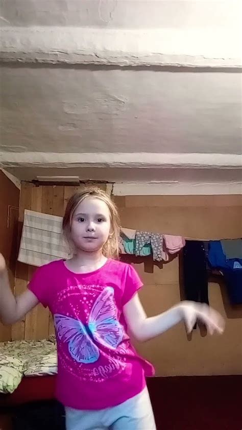 жигазажигалка подпишись Мы решили со своей сестрой вместе снять видео Сначала я и Она Youtube