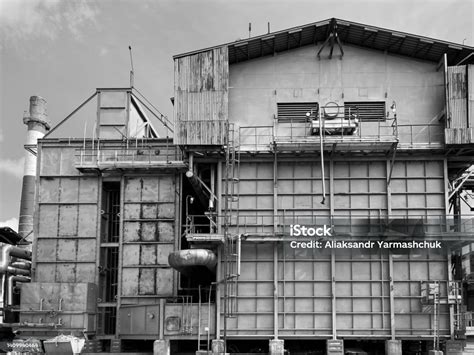 카피 스페이스가있는 석유 화학 공장의 대용량 암모니아 생산 워크샵 관형 용광로 의 외관 흑백 사진 0명에 대한 스톡 사진 및 기타 이미지 Istock