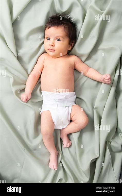 Volle Windel M Dchen Fotos Und Bildmaterial In Hoher Aufl Sung Alamy