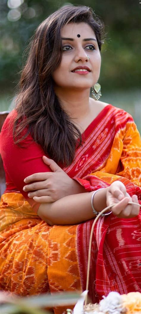 Hot Sexy Sarayu Mohan Bikini Pics