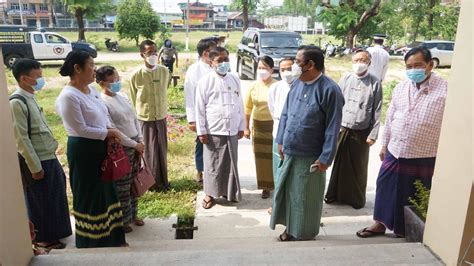 တနင်္သာရီတိုင်းဒေသကြီးဝန်ကြီးချုပ်ဦးမြတ်ကို ၂၀၂၂ ခုနှစ်၊ တက္ကသိုလ်ဝင်စာမေးပွဲ ဖြေဆိုနေမှုအား ကြည