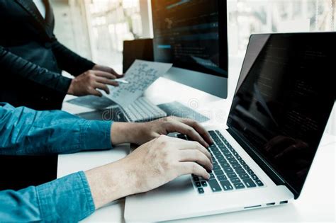 Due Partnership Per Lo Sviluppo Di Tecnologie Di Programmazione E Di