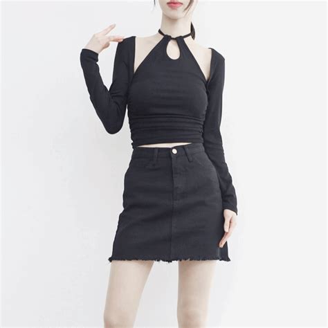 란시 트임 홀터 넥 티셔츠 에이블리