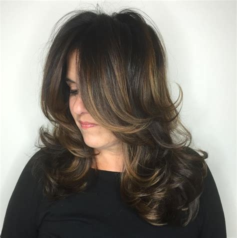 20 красивых причесок на длинные волосы для женщин старше 50 лет