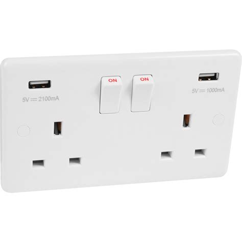 Wessex White USB Switched Socket 2 Gang 3 1A Toolstation