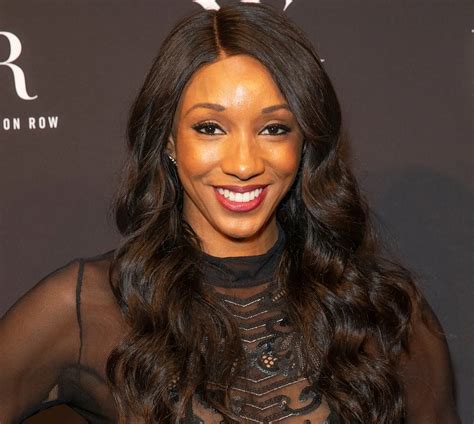 Sunday Night Footballs Maria Taylor Shares Swimsuit Photo Of Soft Life