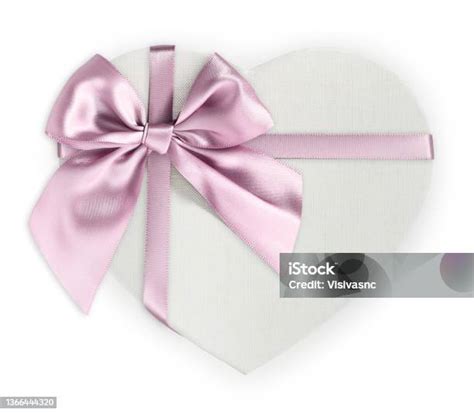 어머니의 날 기프트 카드 분홍색 빛나는 리본 리본 리본이 흰색 배경에 고립 된 하트 모양 상자 상단 보기 여성의 날 또는 인사말 카드용 0명에 대한 스톡 사진 및 기타