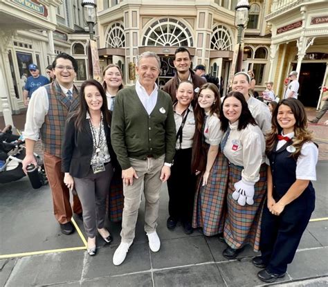 Ceo Bob Iger Shares He Is Inspired By Cast Members After Disney World Trip Allears Net