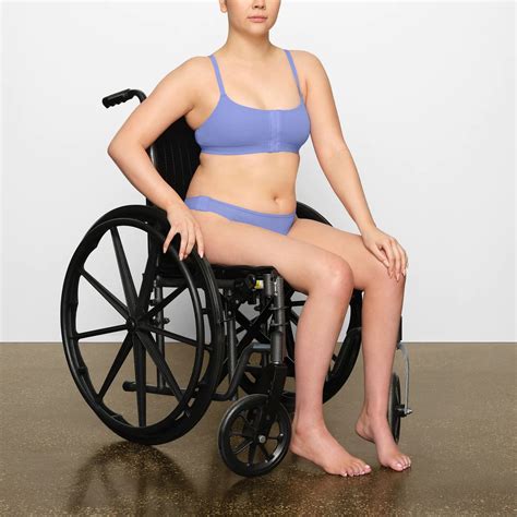 Christina Applegate Tweets About Adaptive Skims Campaign Fashnfly