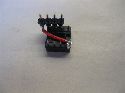 throwduino basic light sensing flashing throwie with 1 added part