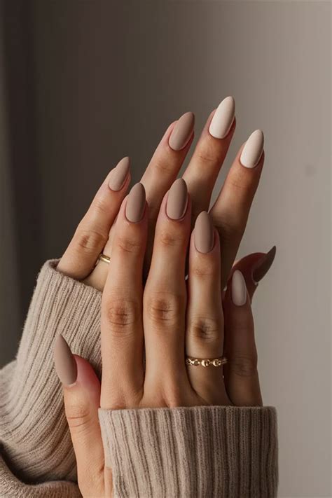 Chic Simple Nail Ideas With Neutral Plain Colors For Effortless