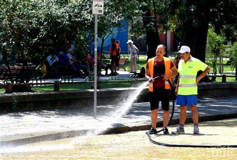 Мият улиците в 5 района в София вдигат колите да не пречат Информационна агенция ПИК