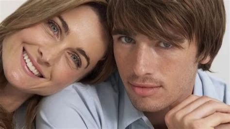 Ето защо младите мъже си падат по 40 годишни дами Тя и Той