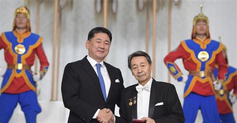 МУАЖ Ч Чинбат Биднийг ийм сайхан өсгөж хүмүүжүүлсэн ээждээ маш их талархаж байна · Dorgio Mn