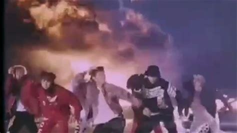 دلم میخواد بی تی اس و آریانا با هم همکاری کنن عالی میشه نماشا