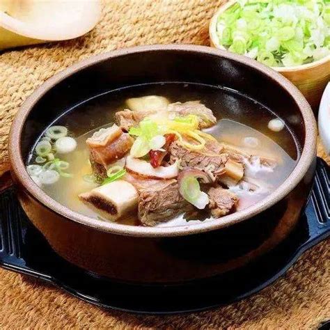 快收藏！这5种汤做法简单又有营养，学会你也是个煲汤小能手！ 胡椒粉 锅盖 小火