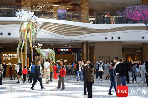 春节假期海南离岛免税吸金超15亿元购物通关保障