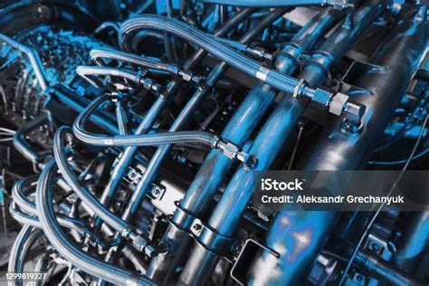 중앙 석유 및 가스 처리의 해양 플랫폼에서 발전을 위한 가스 터빈 압축기 기체 물리 구조에 대한 스톡 사진 및 기타 이미지