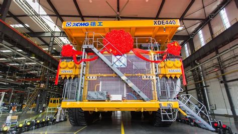 载重400吨全球最大后驱刚性矿车在徐工下线 装备 中国矿业网 中国矿业联合会