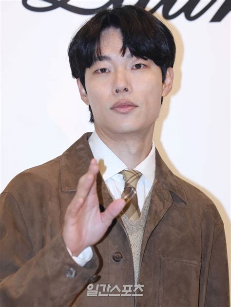 류준열 마스터스 파3 콘테스트 김주형 캐디로 참석…평소 친분 [공식] 네이트 연예