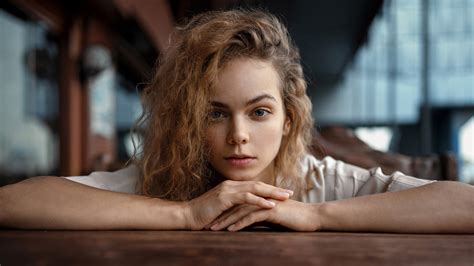 Curly Hair Girl Model Women Wood Table Blur Background Hd Girls
