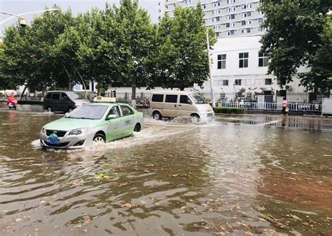 暴风雨突袭郑州 有街面一片狼藉 大河网