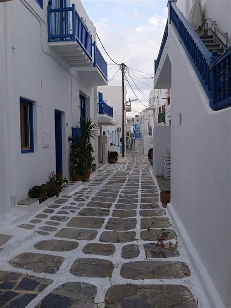 집 밖의 건축 경치가 좋은 관광 명소 그리스 그리스 문화 그리스 섬 그리스 여행 그림 같은 낮 도시 경관 도시 탐사 라이프스타일 리조트 매력