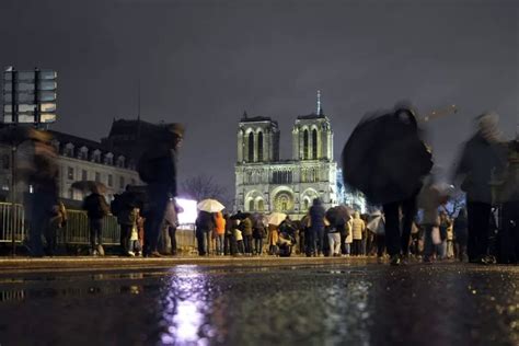 بازگشایی نوتردام با حضور ترامپ؛ سه ضربه با عصایی از سوخته‌های کلیسا کجارو