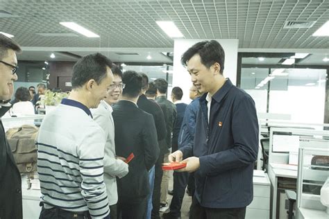 新祝福开启新征程——中铁南方投资集团有限公司总经理温德智一行到深圳公司派发开工利是 深圳中铁二局工程有限公司 公司新闻