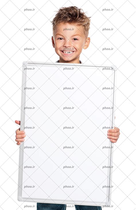 عکس تابلو خالی سفید در دست پسر بچه شاد عکس با کیفیت و تصاویر استوک حرفه ای