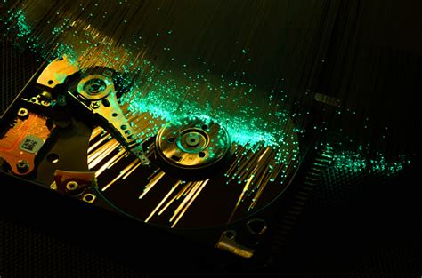 컬러 광섬유 기술 배경으로 열려있는 하드 디스크에 근접 촬영 네트워크 서버에 대한 스톡 사진 및 기타 이미지 네트워크 서버 데이터 디스크 Istock