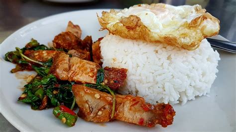 กะเพราหมูกรอบไข่ดาว