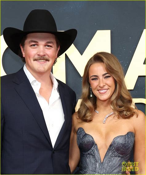 Zach Top Gets Girlfriend Amelia Taylors Support On Cma Awards 2025 Red