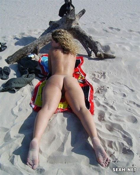 Продавщицы из магазинов демонстрируют попки Pic