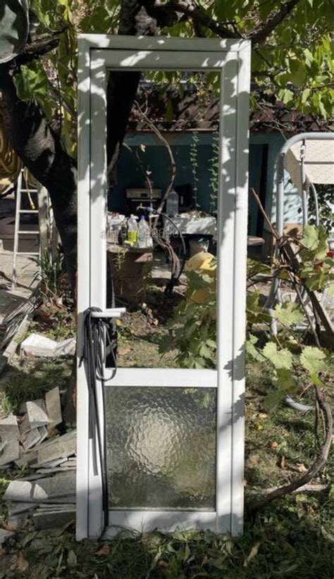 Алуминиева врата с каса и брава Врати дограма щори тенти Мездра Алуминиева врата с