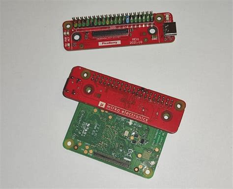 miniature raspberry pi cm4 carrier board only exposes usb c port and 40