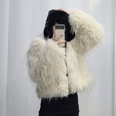 연말룩파티룩 고퀄 오버핏 크롭 퍼자켓 에이블리