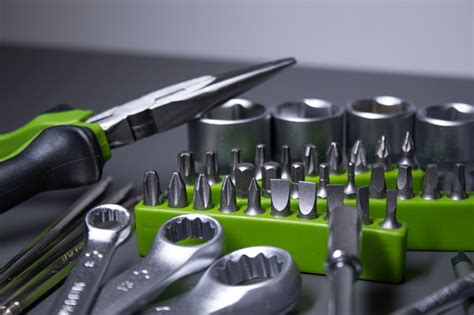 흑백과 녹색으로 수리할 수 있는 건물 도구와 악기 세트 남성을 위한 필수 필수 건물을 위한 장비 수리 도구 키트 건설 개념 회색 배경 0명에 대한 스톡 사진 및 기타 이미지