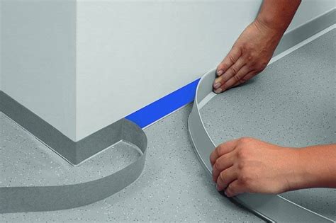 Плинтус для ванной комнаты: установка своими руками на пол и потолок ...