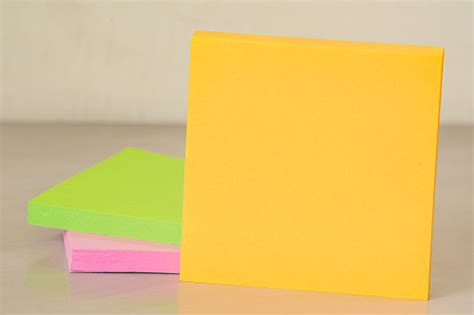 펜 연필 메모장 노트북 스테이플러 스테이플러 클리퍼 종이 클립 홀더 클립 보드 테이블 위에 배치 여러 모듬 컬렉션 사무실 문구 사진 0명에 대한 스톡 사진 및 기타 이미지