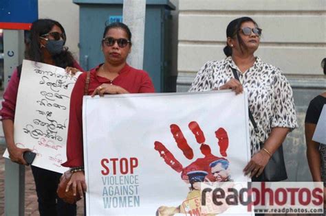 කාන්තා හිංසනය පිටු දකිමු කාන්තාවන්ගේ හඬ අද පොලිස් මූලස්ථානය ඉදිරි පිටදී Lnw Sinhala