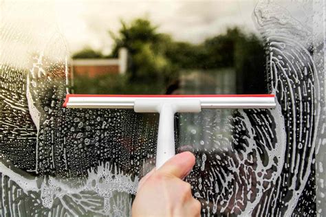 How To Clean Outside Windows In 5 Steps
