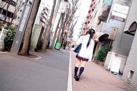 下校中のJCが変質者に自宅まで尾行されて押し込みレイプされる動画 どるあな レイプ動画まとめ