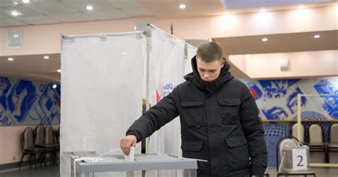 속 훤히 보이는 투명 투표함기상천외 러시아 대선