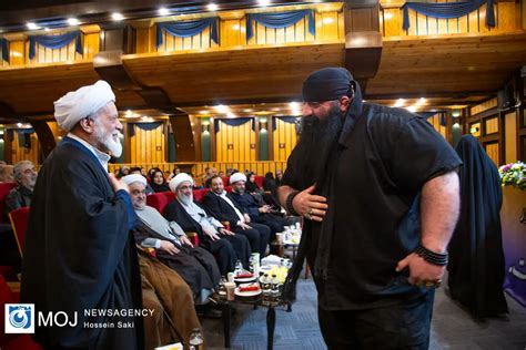 علی کوچولو گنده‌لات تهران در مراسم نامزدهای مجلس خبرگان عکس قطار وبگردی