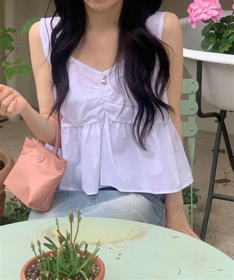 베니 셔링 나시 블라우스 4col 여름 뷔스티에 레이어드 민소매 프릴 크롭 여행룩 바캉스 에이블리