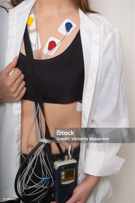 Sensor Ekg Elektrokardiogram Dan Pengukuran Tekanan Darah Wanita Dengan
