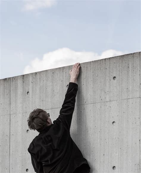 Premium Photo Man Climbing Wall