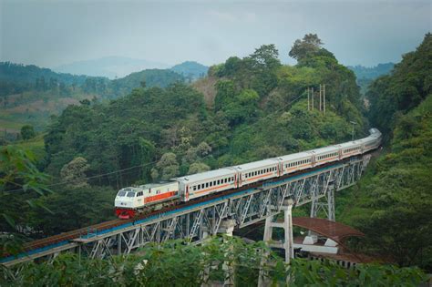 Pahami Perbedaan Kelas Pada Kereta Api Teropong Media