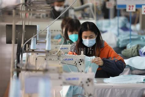 山西运城制衣企业赶制订单生产忙 人民图片网
